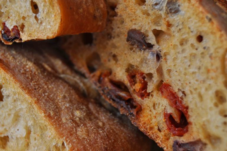 Filone rustico aglio olive e pomodori secchi – Cook and Love