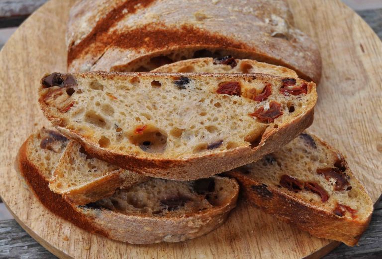 Filone rustico aglio olive e pomodori secchi – Cook and Love